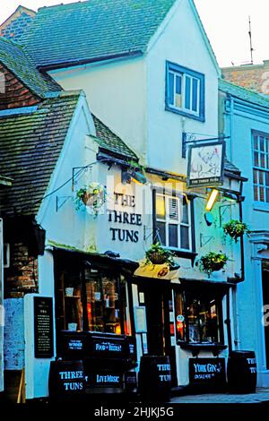The Three Tuns Pub, Coppergate, York, England Stock Photo - Alamy