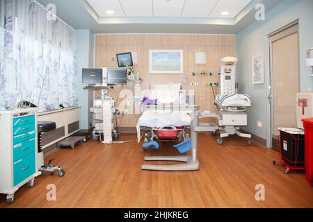 delivery room at NYU Langone Hospital Stock Photo - Alamy