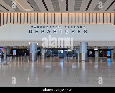 Manchester Airport new terminal 2 departures area Stock Photo - Alamy