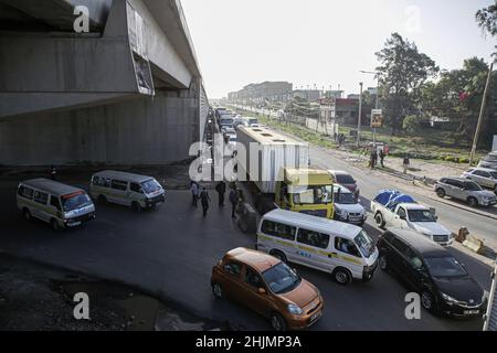 traffic at roundabout in Nairobi, Kenya Stock Photo - Alamy