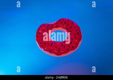 Donut swim ring in the empty clear pool. Swimming pool top view. 3d ...