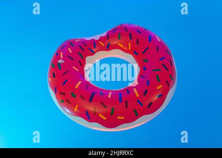 Donut swim ring in the empty clear pool. Swimming pool top view. 3d ...