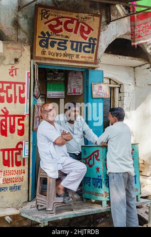 Group of friends chatting by roadside Stock Photo - Alamy