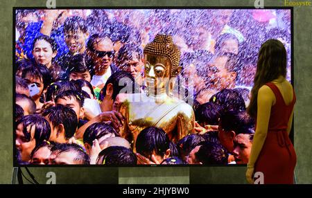 120 Zoll 8k LCD Fernseher von Sharp, Internationale Funkaustellung ...