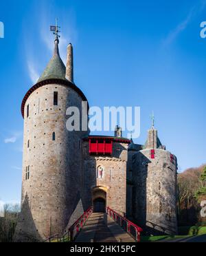 Cardiff Castle, view of a tower and red dragon flag from outside castle ...
