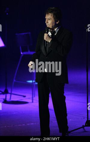El cantante español Rafael Martos Sánchez, conocido como Raphael Stock ...