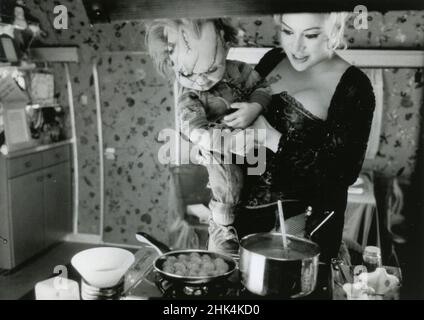JENNIFER TILLY, BRIDE OF CHUCKY, 1998 Stock Photo - Alamy