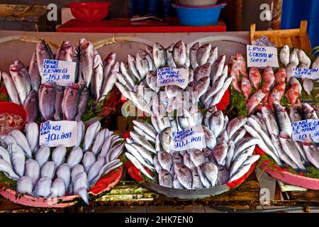 Fish Market in the Karakoey district, Istanbul, Turkey Stock Photo - Alamy