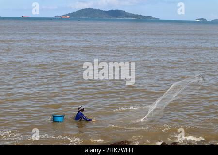 Fishing Likas Bay Kota Kinabalu Sabah Borneo Malaysia Stock Photo - Alamy