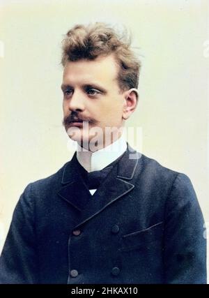 JEAN SIBELIUS (1865-1957) Finnish composer at his Jarvenpaa home in 1939 Stock Photo - Alamy