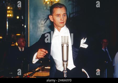 Max Raabe, deutscher Sänger, Deutschland 1994 Stock Photo - Alamy