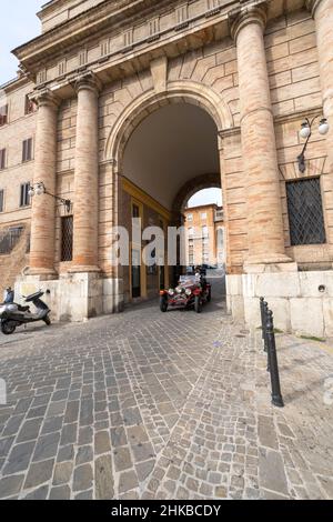 Piazza Nazario Sauro square, Passage of the Mille Miglia historic ...