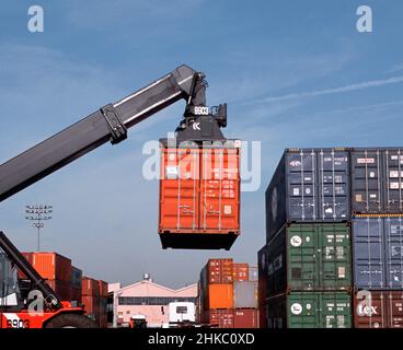 Trade and tariffs Port Elizabeth New Jersey USA loading unloading ...