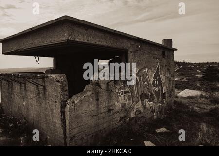 crumbling ruins of WW2 era lookout bunker Stock Photo - Alamy