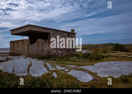 crumbling ruins of WW2 era lookout bunker Stock Photo - Alamy