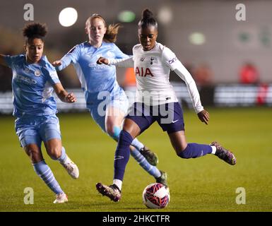 Tottenham Hotspur's Jessica Naz and Manchester United's Jayde Riviere ...