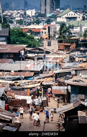 Philippine people living in shanty town in barangya Guadalupe, Manila ...