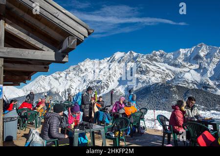Ski station Les Contamines-Montjoie Haute-Savoie Stock Photo - Alamy