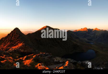 Spectacular McGillycuddy Reeks mountains in morning light Stock Photo ...