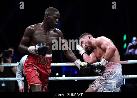 Conah Walker (left) and Samuel Antwi in the English Welterweight ...