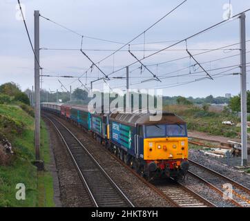Class 47 diesel-electric loco 47614 at rear of The Lakelander special ...