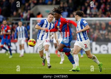 Eberechi Eze #10 of Crystal Palace passing the ball Stock Photo - Alamy