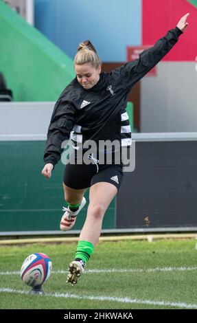 TWICKENHAM - ENGLAND 5 FEB 22: Ellie Green of Harlequins in action ...