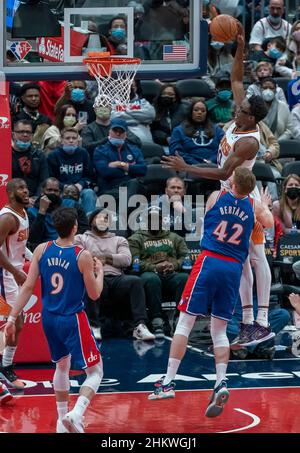 Washington Wizards forward Davis Bertans (42) and Brooklyn Nets guard ...