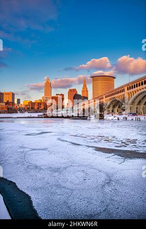 Cleveland Ohio Skyline during Winter Stock Photo - Alamy