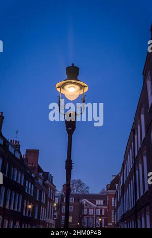 atmospheric-residential-street-city-of-westminster-london-england