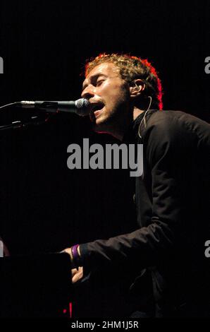 Verona Italy 2005-07-11 Live concert of Coldplay at the Arena, Twisted ...