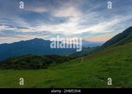 Shaanxi qinling the setting sun sunset glow Stock Photo - Alamy