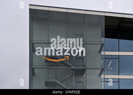 Munich, Deutschland. 07th Feb, 2022. PHOTOMONTAGE: Amazon Germany ...