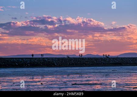 Sunset stroll, Iona Jetty, Iona Beach Regional Park, Richmond, British ...