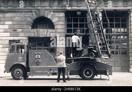 Cardiff City Fire Service engine, archive image Stock Photo - Alamy