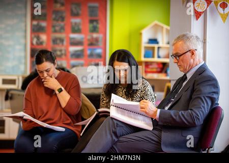 Roseann Murray (left) and Siobhan Kelly, daughters of Teresa Clinton ...