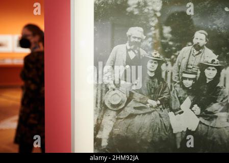 Karl Marx, Friedrich Engels and the daughters Jenny, Eleanor and Laura ...