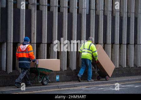 Windsor, Berkshire, UK. 8th Feb, 2022. A mobile Covid-19 Testing Unit ...