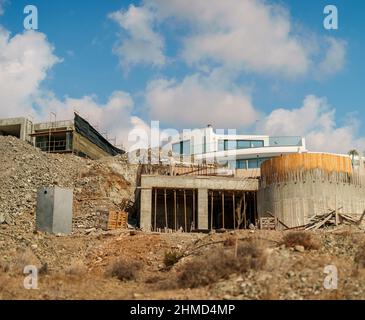 Modern luxury villa under construction Stock Photo - Alamy