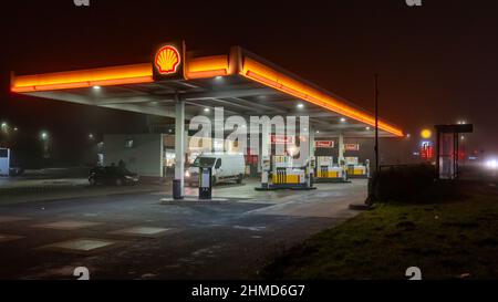 Shell Gas Station at night Stock Photo - Alamy