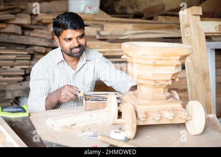 Indian carpenter at work Stock Photo - Alamy
