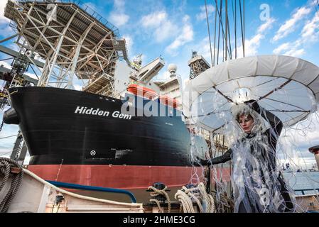 Why the deep sea? The deep seabed is largely unexplored, many areas ...