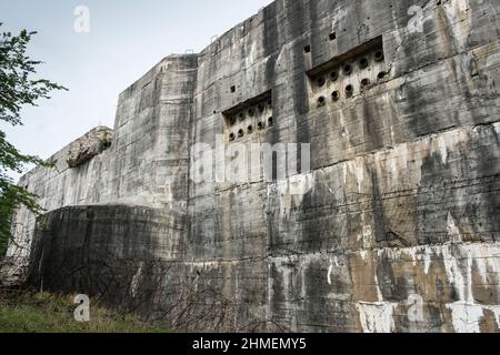 Le blockhaus allemand est une base secrete d'assemblage et d'envol des ...