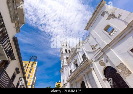 Veracruz, colorful streets and colonial houses in historic city center ...
