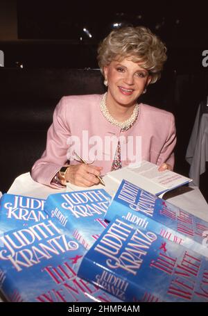 Judith Krantz 1988 Credit: Ralph Dominguez/MediaPunch Stock Photo - Alamy