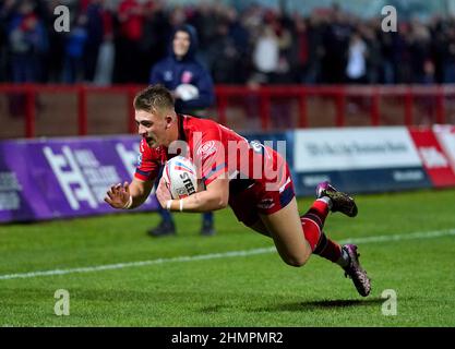 Hull KR's Mikey Lewis scores his side's first try during the Betfred ...