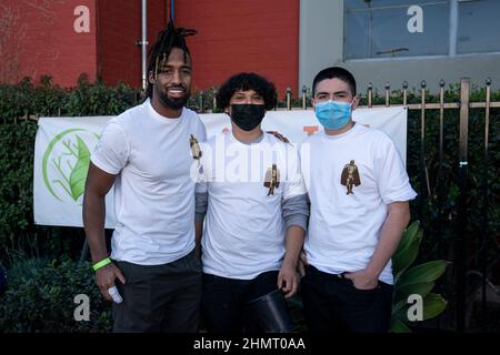 The New York Giants, left, play the Las Vegas Raiders during the second ...