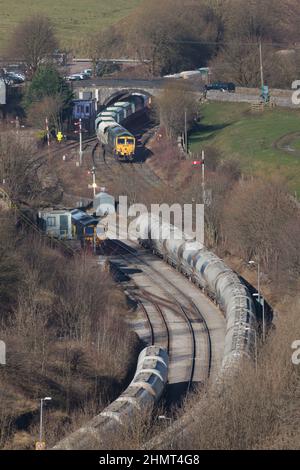 Freightliner aggregates train at Great Rocks in the peak district on a ...