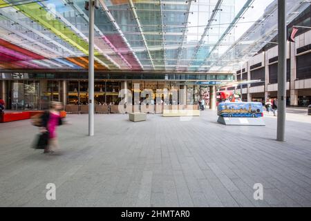 Seaforth place public space, Victoria, central london Stock Photo - Alamy