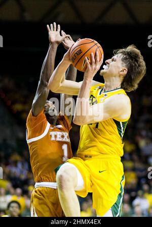Baylor guard Matthew Mayer (24) steals the ball from Incarnate Word ...